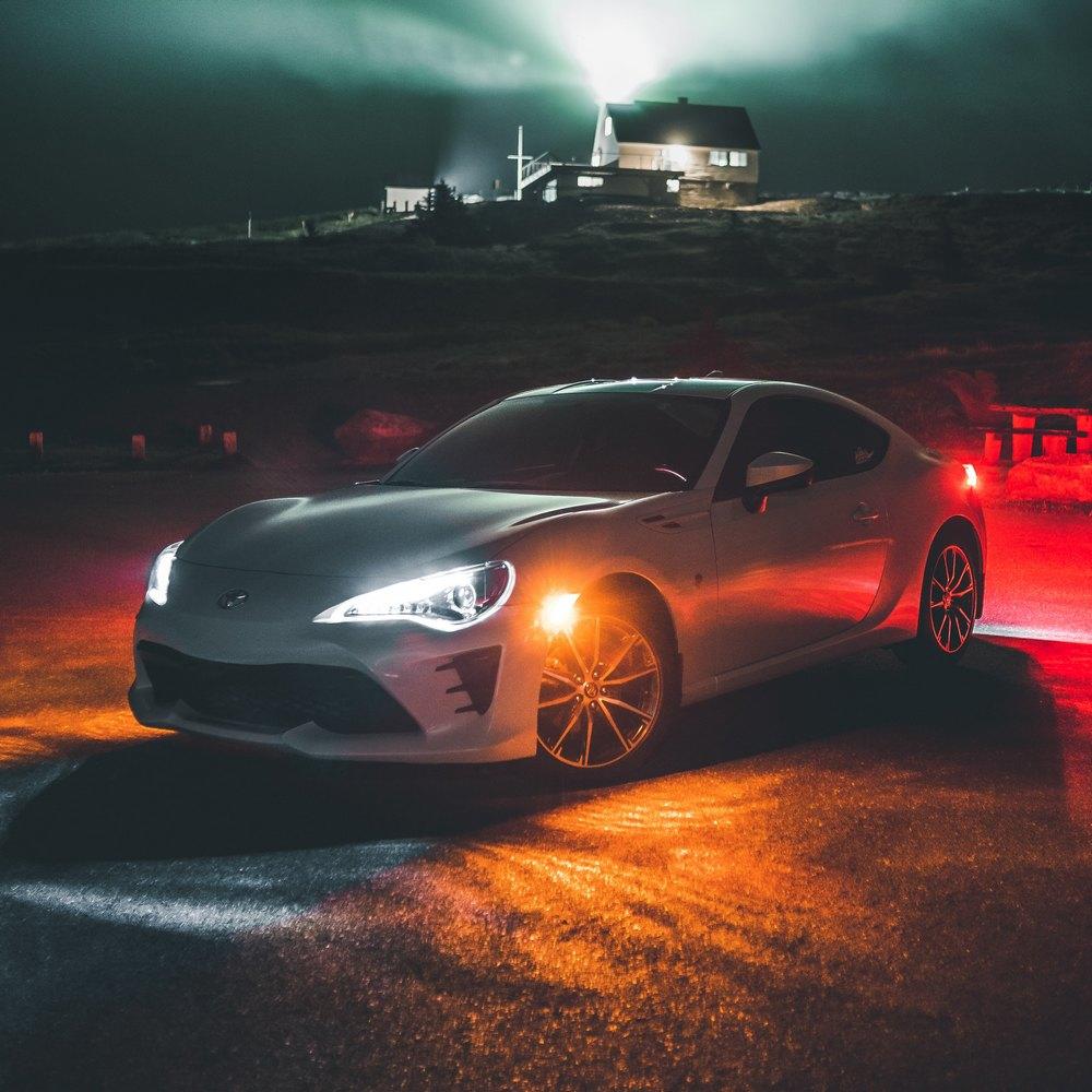 We drive a car in ice - TapTap